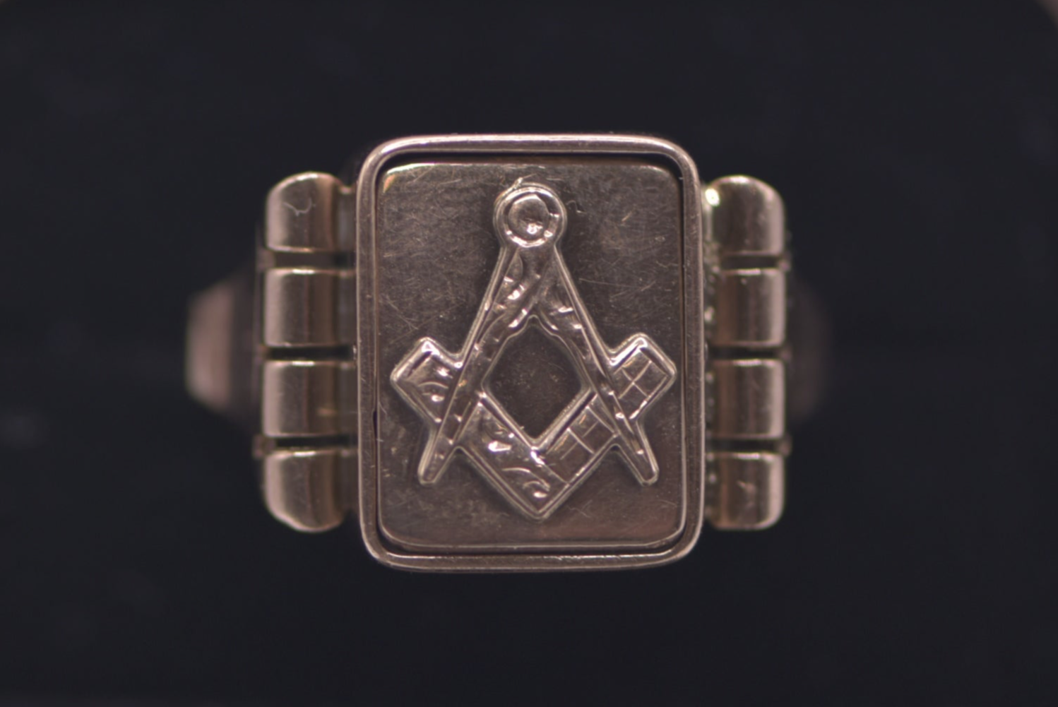 Masonic flip ring – Golden Delicious Vintage