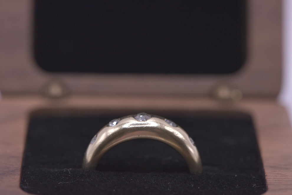 Mel - 9ct gold band with five old cut diamonds – Golden Delicious Vintage